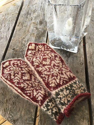 Ravelry: Night Walk Mittens pattern by Runningyarn