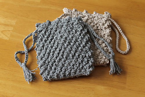 Ravelry: Knotted Drawstring Bag pattern by Lynne Samaan