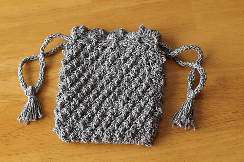 Ravelry: Knotted Drawstring Bag pattern by Lynne Samaan