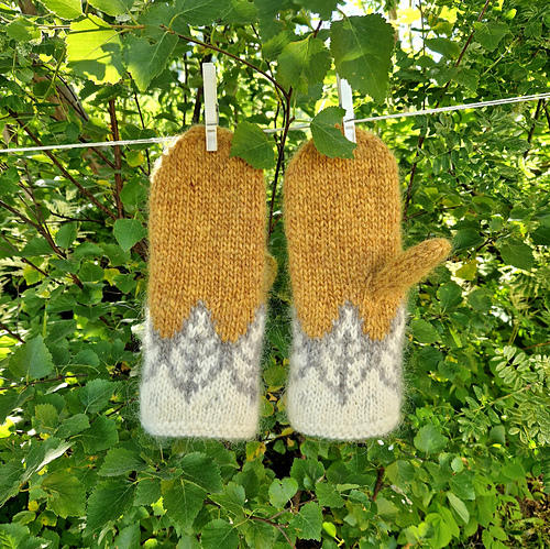 Ravelry: Tova bladvotter / Leaf mittens pattern by MaBe