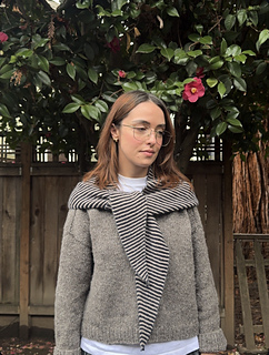 Ravelry: 2-in-1 Triangle Scarf pattern by Jess McCreary