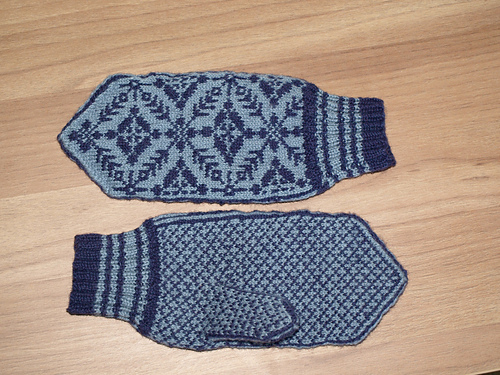 Ravelry: A variation on the traditional Norwegian Selbu mitten pattern ...