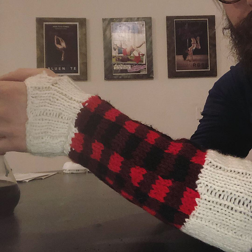 Ravelry: Lumberjack Arm Warmers pattern by Andrew Krueger