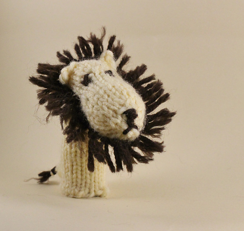 Ravelry: Lionel the Lion - finger puppet pattern by Happy Carrot