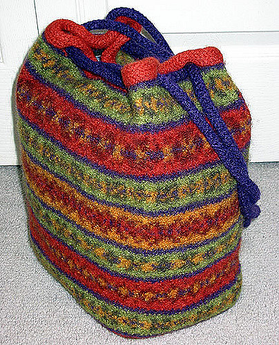Ravelry: Felted tote with Fair Isle patterns pattern by Mairi McKissock