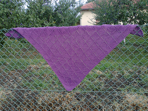 Ravelry: Romanda's shawl pattern by Maja Danailov