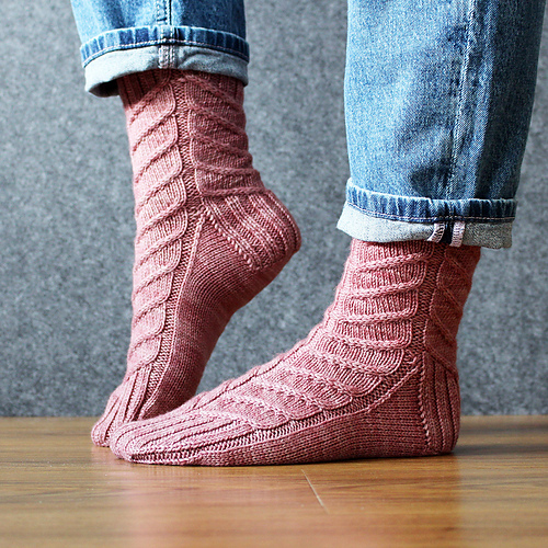 Ravelry: Almina Socks pattern by Lisa Hannes