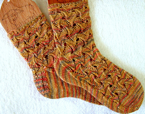 Ravelry: Scrolls pattern by Charlene Schurch