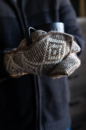 Ravelry: Snowfell Mittens pattern by Ainur Berkimbayeva