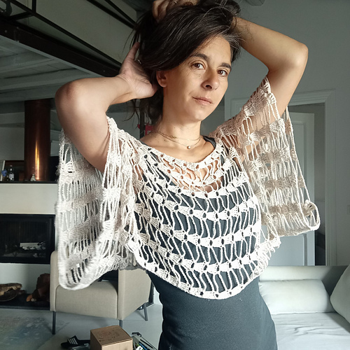 Ravelry: Flaminia top pattern by Laura Grandinetti (maninelabcrochet)