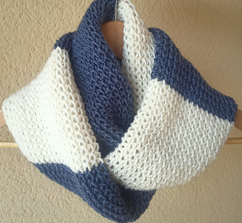Ravelry: Chain Link Cowl pattern by Margaret D Walker