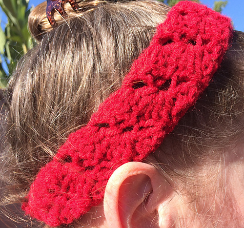 Ravelry: Adjustable Shells Headband pattern by Rebeckah Ferger