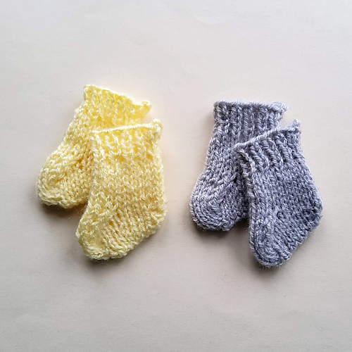 Ravelry: Plain and Simple Baby Socks pattern by marianna mel