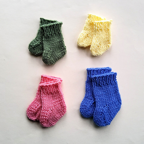 Ravelry: Plain and Simple Baby Socks pattern by marianna mel