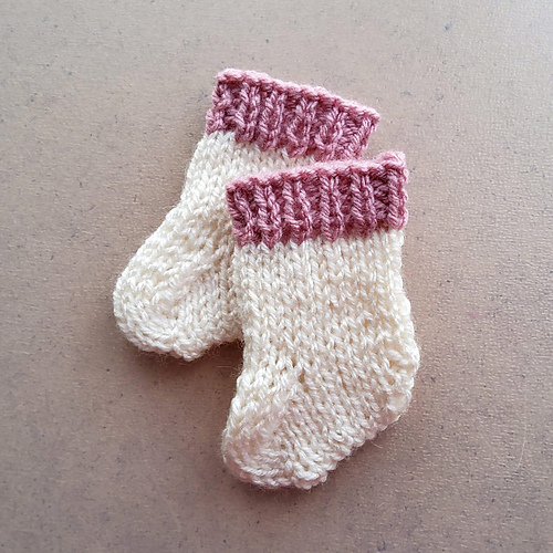 Ravelry: Plain and Simple Baby Socks pattern by marianna mel