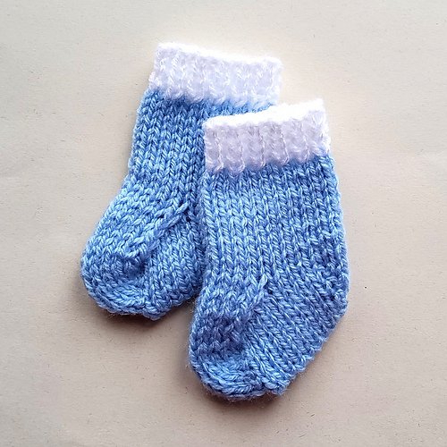 Ravelry: Plain and Simple Baby Socks pattern by marianna mel