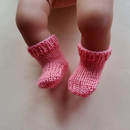 Ravelry: Plain and Simple Baby Socks pattern by marianna mel