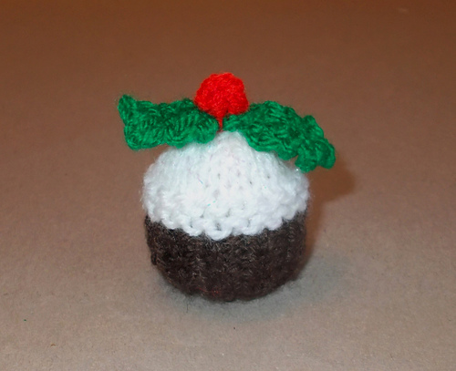 Ravelry: Ferrero Rocher Mini Christmas Pudding pattern by marianna mel