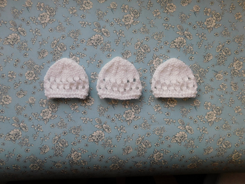 Ravelry: Jay Micro-Preemie Baby Hats pattern by marianna mel