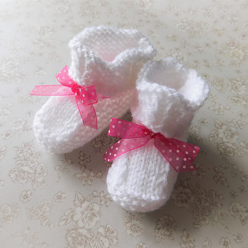 Ravelry: Amara Baby Booties pattern by marianna mel