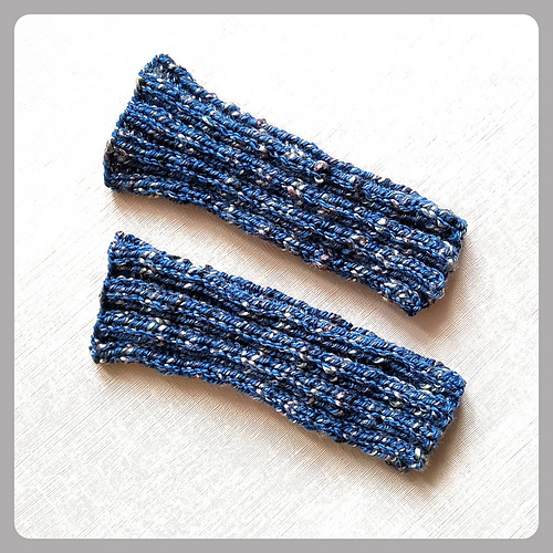 Ravelry: Galway Bay Ribbed Handwarmers pattern by marianna mel