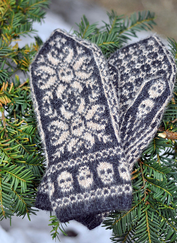 Ravelry: Deathflake mittens pattern by Sissel KB