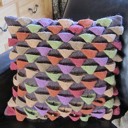 Ravelry: Loop Cushion pattern by Marie Wallin
