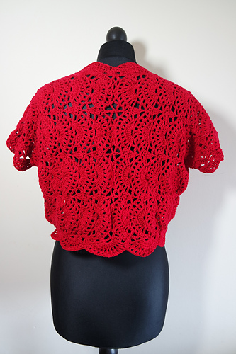 Ravelry: easy red shell bolero pattern by Marina Zvirgzdina