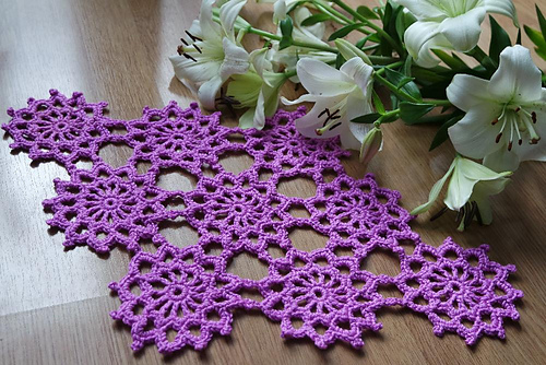 Ravelry: flowers doily runner pattern by Marina Zvirgzdina