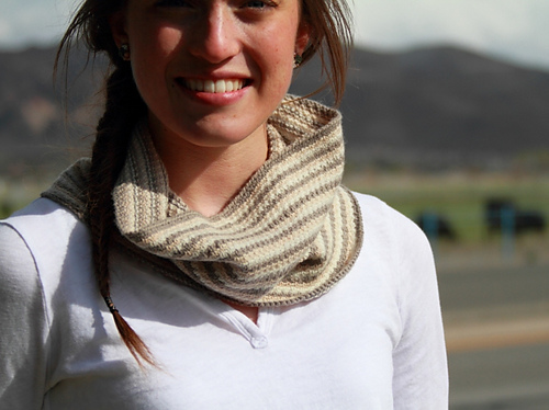 Ravelry: Uno, DOS, Tres Cowl pattern by Kristen Ashbaugh-Helmreich