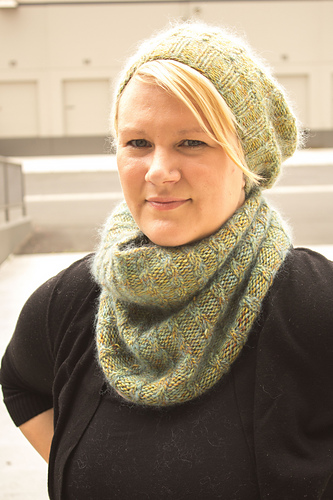 Ravelry: Peavine Hat and Cowl Set pattern by Kristen Ashbaugh-Helmreich