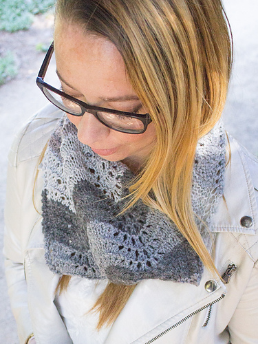 Ravelry: Nami Cowl pattern by Kristen Ashbaugh-Helmreich
