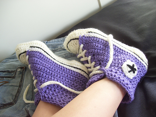 Ravelry: Virka Vuxen Converse liknande tofflor pattern by Maria Nordgren