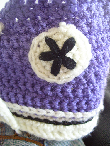 Ravelry: Virka Vuxen Converse liknande tofflor pattern by Maria Nordgren