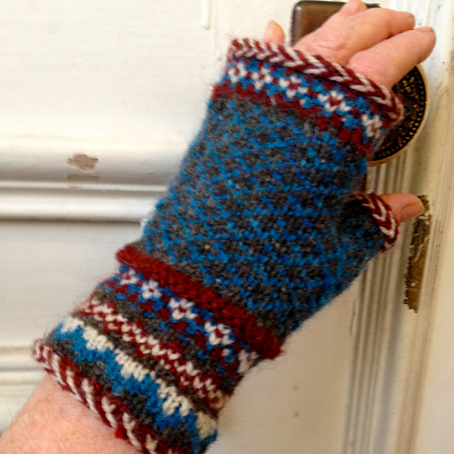 Ravelry: Latvian Braid Fair Isle Mitts pattern by Martha Marques