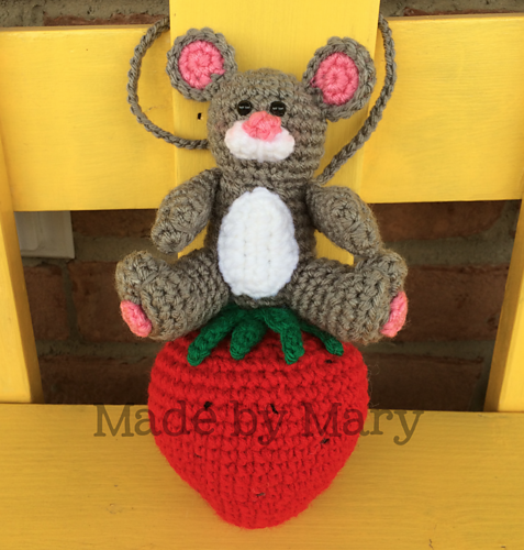 Ravelry: Wall Hanging - Mouse on a Strawberry pattern by Mary Smith