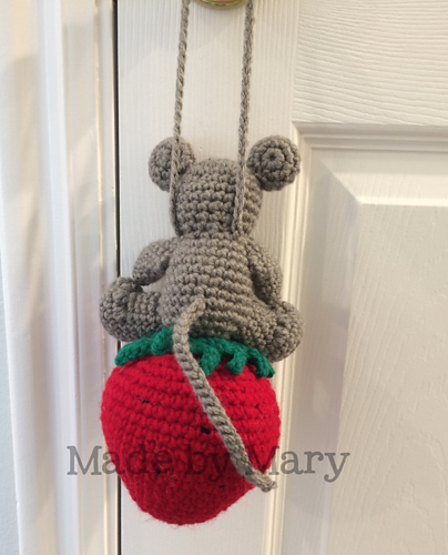 Ravelry: Wall Hanging - Mouse on a Strawberry pattern by Mary Smith