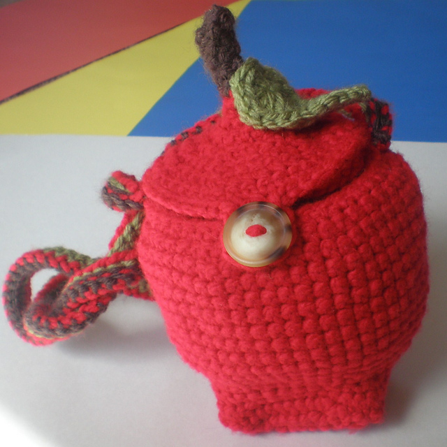 Ravelry: Red Delicious Apple Purse pattern by Teresa Killcoyne