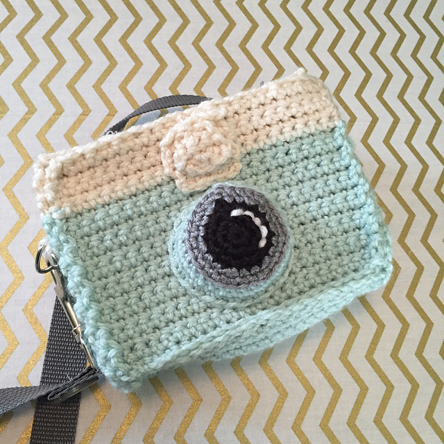 Ravelry: Diana Camera Purse pattern by Meredith Crawford