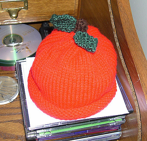 Ravelry: Apple Hat pattern by Ariel Zusya Benjamin
