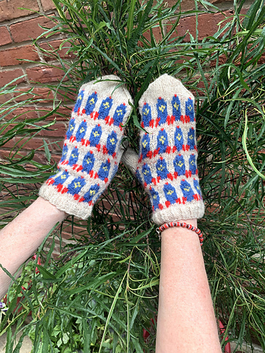 Ravelry: Rocket Ship Mittens pattern by Meredith F. Small