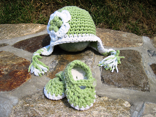 Ravelry: Bulky Monkey Earflap Beanie pattern by Elizabeth Alan