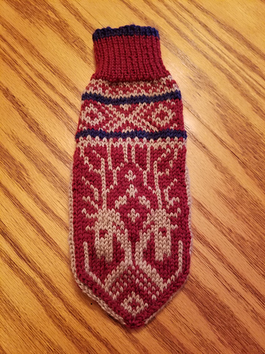 Ravelry: Reindeer Mittens pattern by Arne & Carlos