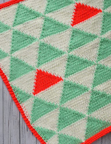 Ravelry: Triangle Baby Blanket pattern by Erin Black