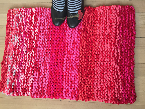 Ravelry: Easy Peasy T-shirt yarn rug pattern by Adri Schutz