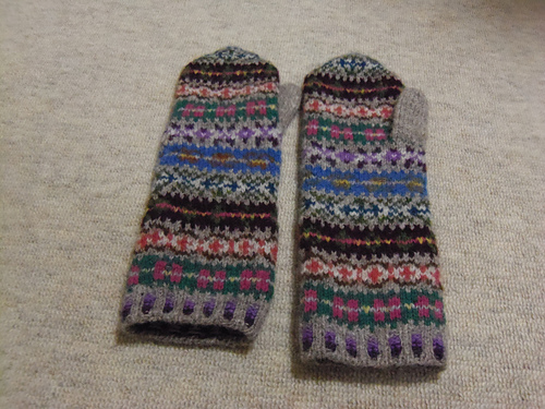 Ravelry: #18 Fair Isle Mittens pattern by Yoko Hatta (風工房)