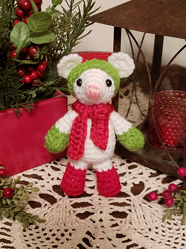 Ravelry: Christmas Mouse pattern by Neogurumi