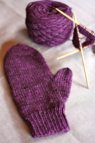 Ravelry: Adiri Mittens pattern by Julia Trice