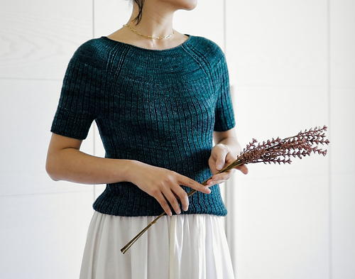 Ravelry: Seashell Sweater Light pattern by Minimi Knit Design