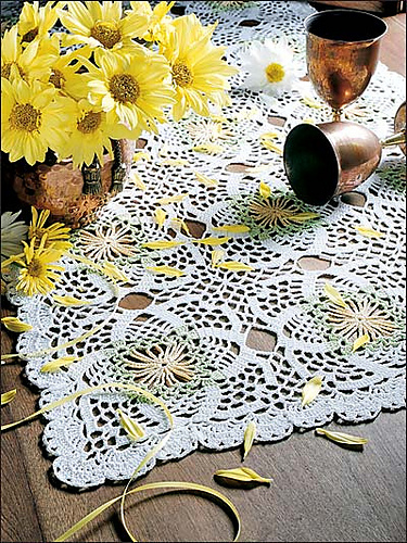 Ravelry: Daisy Table Runner pattern by Janie Herrin